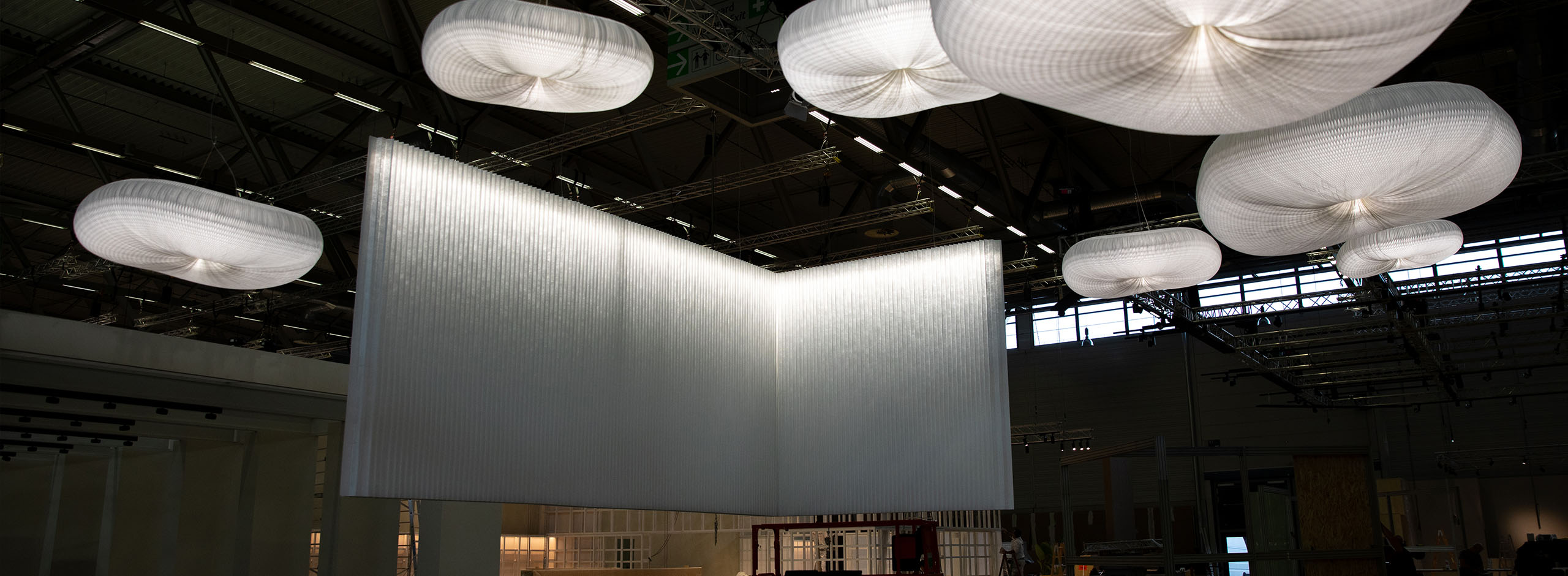 suspended softwall + softblock luminaires - molo